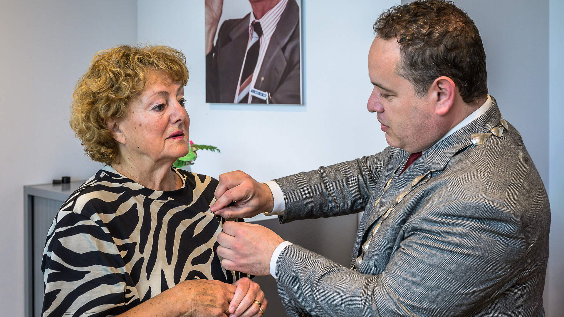 Van zorg en wonen tot de kerk: Frieda Flens krijgt gouden greep voor ...