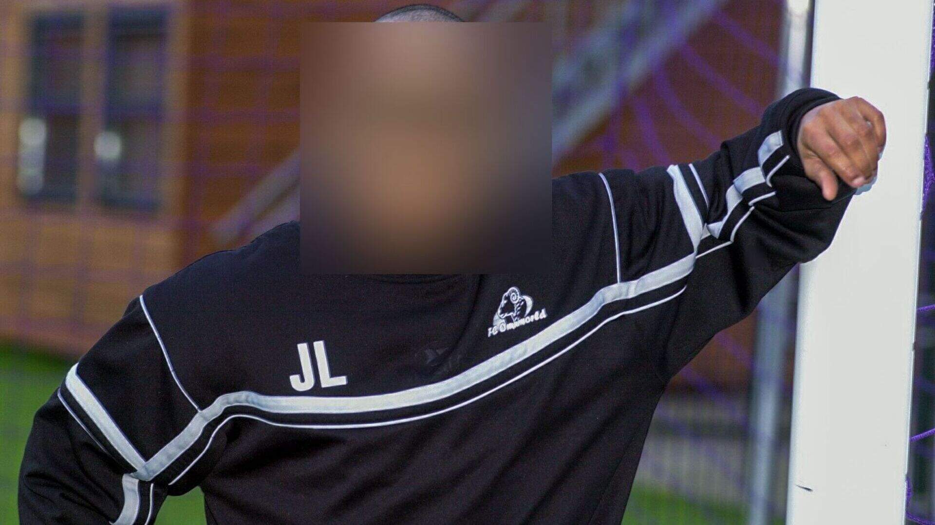 ’Nederlandse voetbaltrainer Jamory L. bood geld en seksspeeltjes voor ...